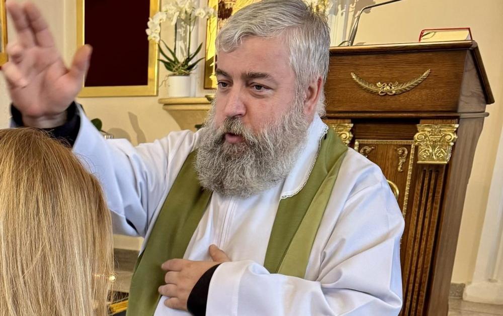 Kristaus Karaliaus parapijos vikaras kun. Pranas Bartasū